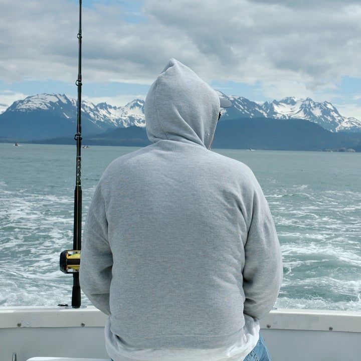 21 Subtle Signs Someone Is Secretly Rich, But Hiding It