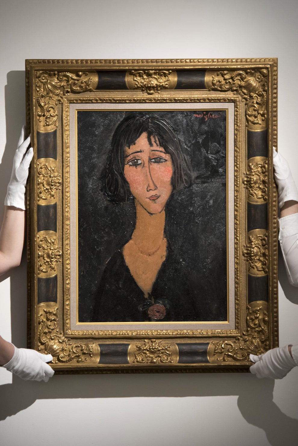 21 Subtle Signs Someone Is Secretly Rich, But Hiding It