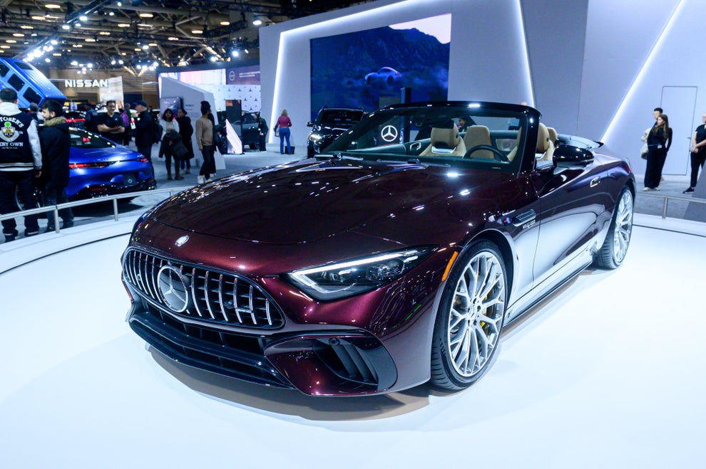 21 Subtle Signs Someone Is Secretly Rich, But Hiding It