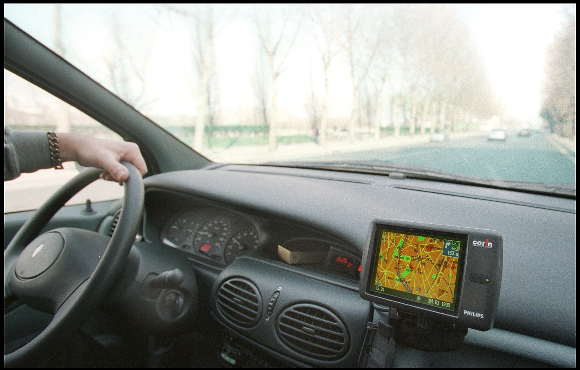 Basic Skills From The '90s That Nobody Under 25 Can Do