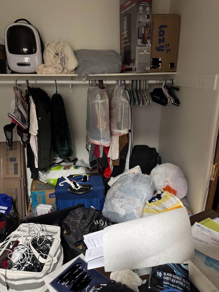 Only Geniuses Can Spot All 14 Objects In These Images