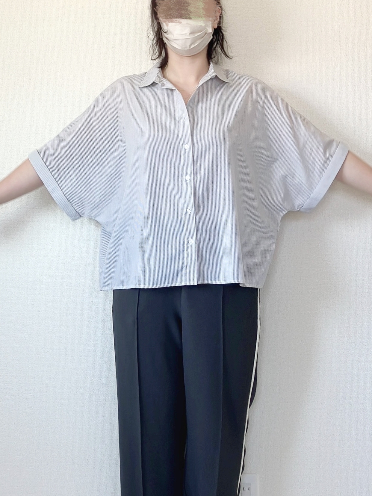 【coca】1990円の「ゆったりシャツ」さらっと羽織るだけで大人かわいい！体のラインが目立たず、今から秋まで大活躍！《着用レビュー》【画像・動画】