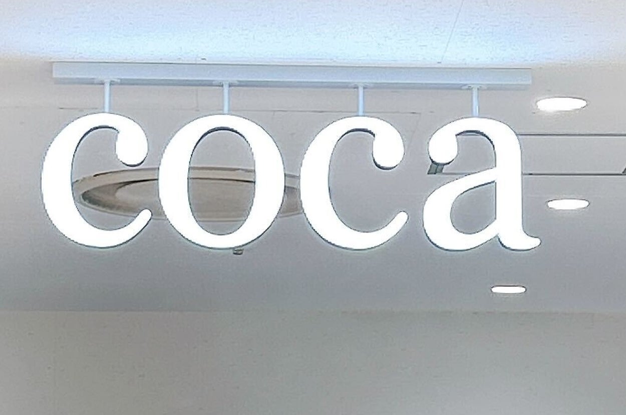 【coca】1990円の「ゆったりシャツ」さらっと羽織るだけで大人かわいい！体のラインが目立たず、今から秋まで大活躍！《着用レビュー》【画像・動画】