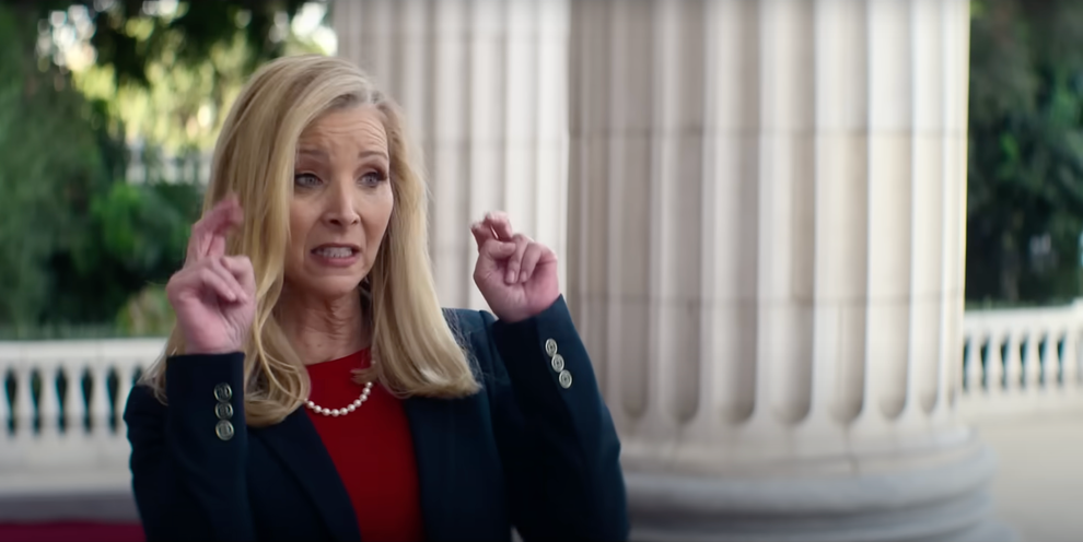 Lisa Kudrow's Viral MAGA Impression Stuns Viewers