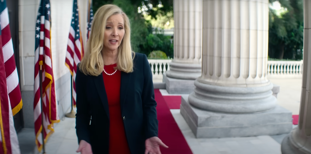 Lisa Kudrow's Viral MAGA Impression Stuns Viewers