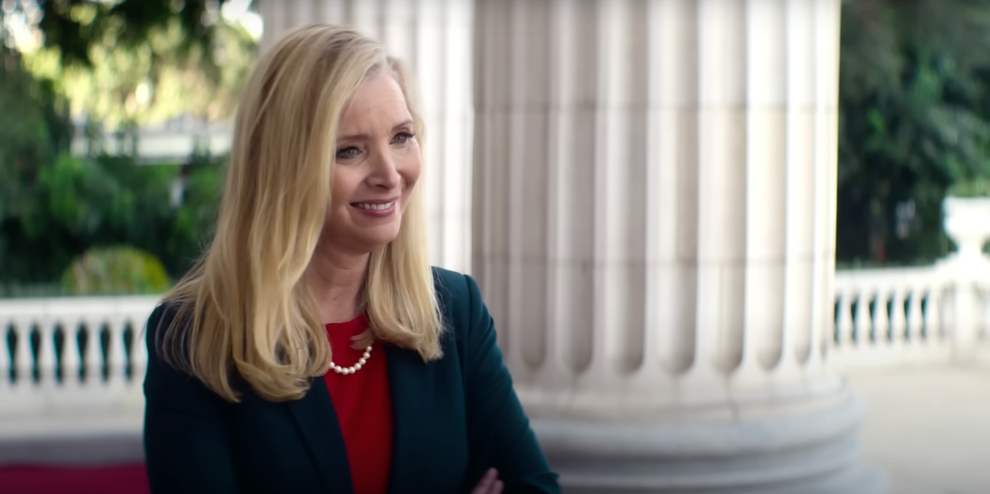 Lisa Kudrow's Viral MAGA Impression Stuns Viewers