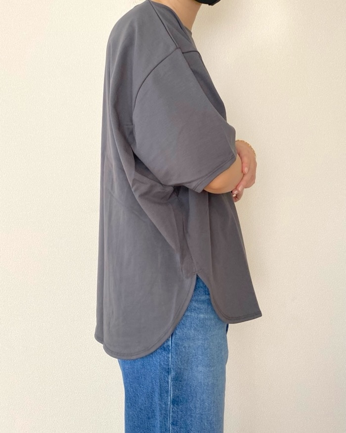 1490円→990円はお得すぎるって…。GUの「ゆったりTシャツ」着るだけで体型カバーをしてくれる名品です！《着用レビュー》【画像・動画】