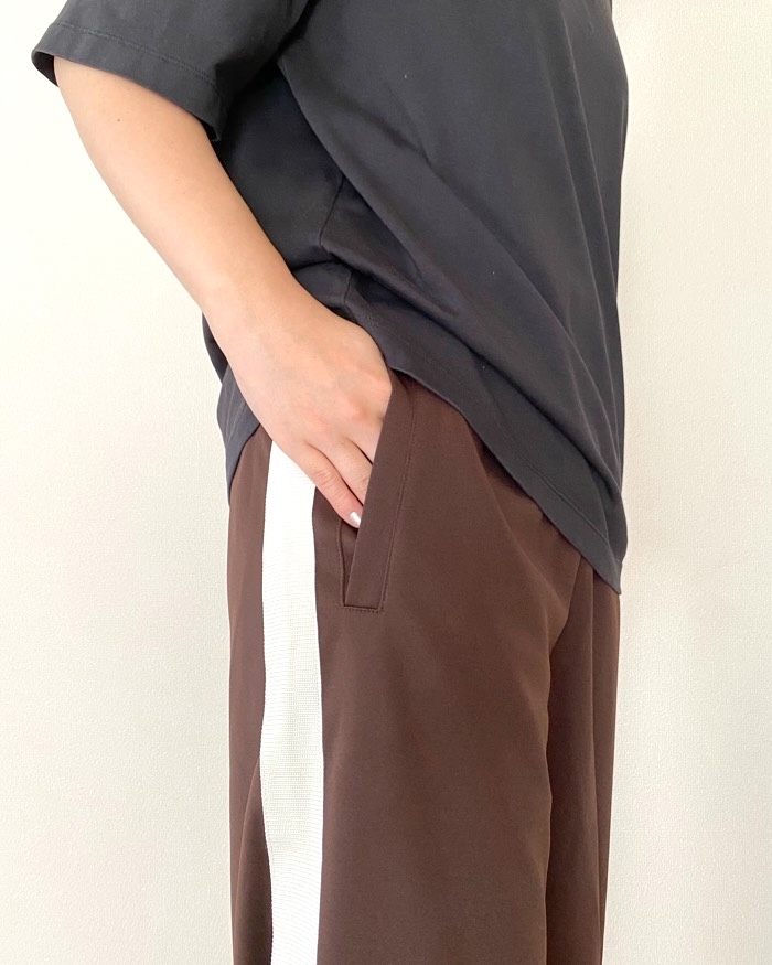 【GU】楽ちんすぎて手放せない！2990円→2490円の「レトロ風パンツ」快適な着心地で、家でも外でもはきたくなる！《着用レビュー》【画像・動画】