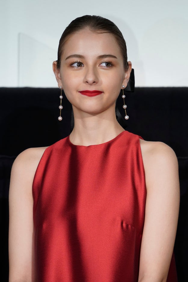 「ち、近い」嵐莉菜の“ドアップ”ショットに反響「毛穴が全くない！」「見惚れて溶けそう」（BuzzFeed Japan）｜dメニューニュース（NTTドコモ）