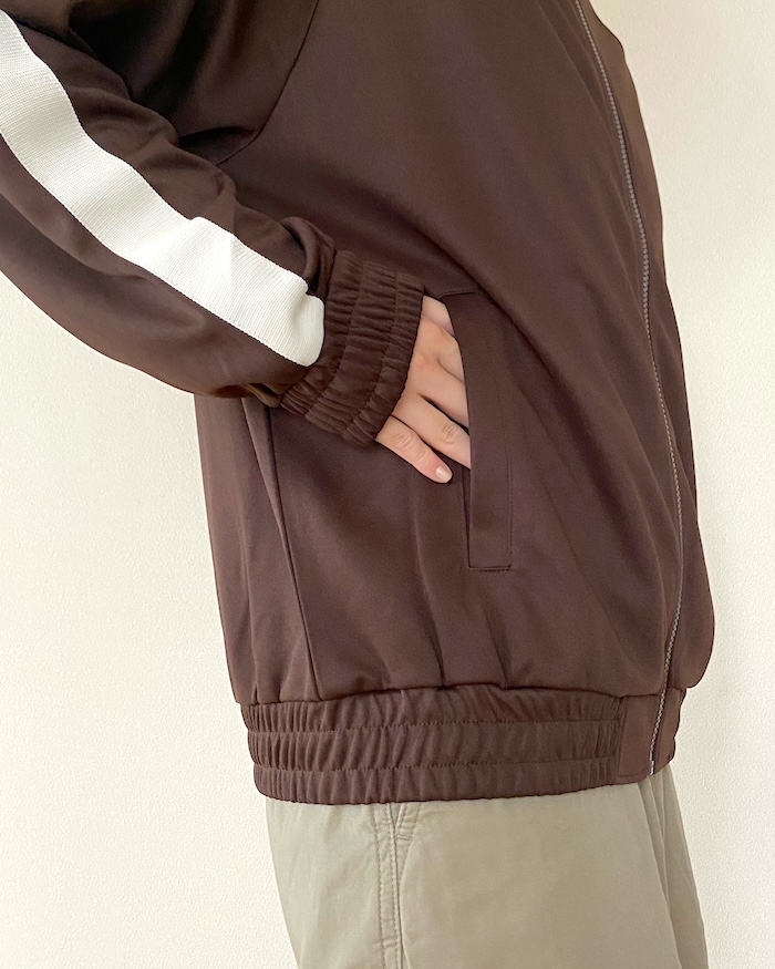 【GU】「これから大活躍しそう」「着やすいし可愛い」2990円→2490円の『レトロ風アウター』サッと羽織るだけでコーデがおしゃれ見えする！【画像・動画】