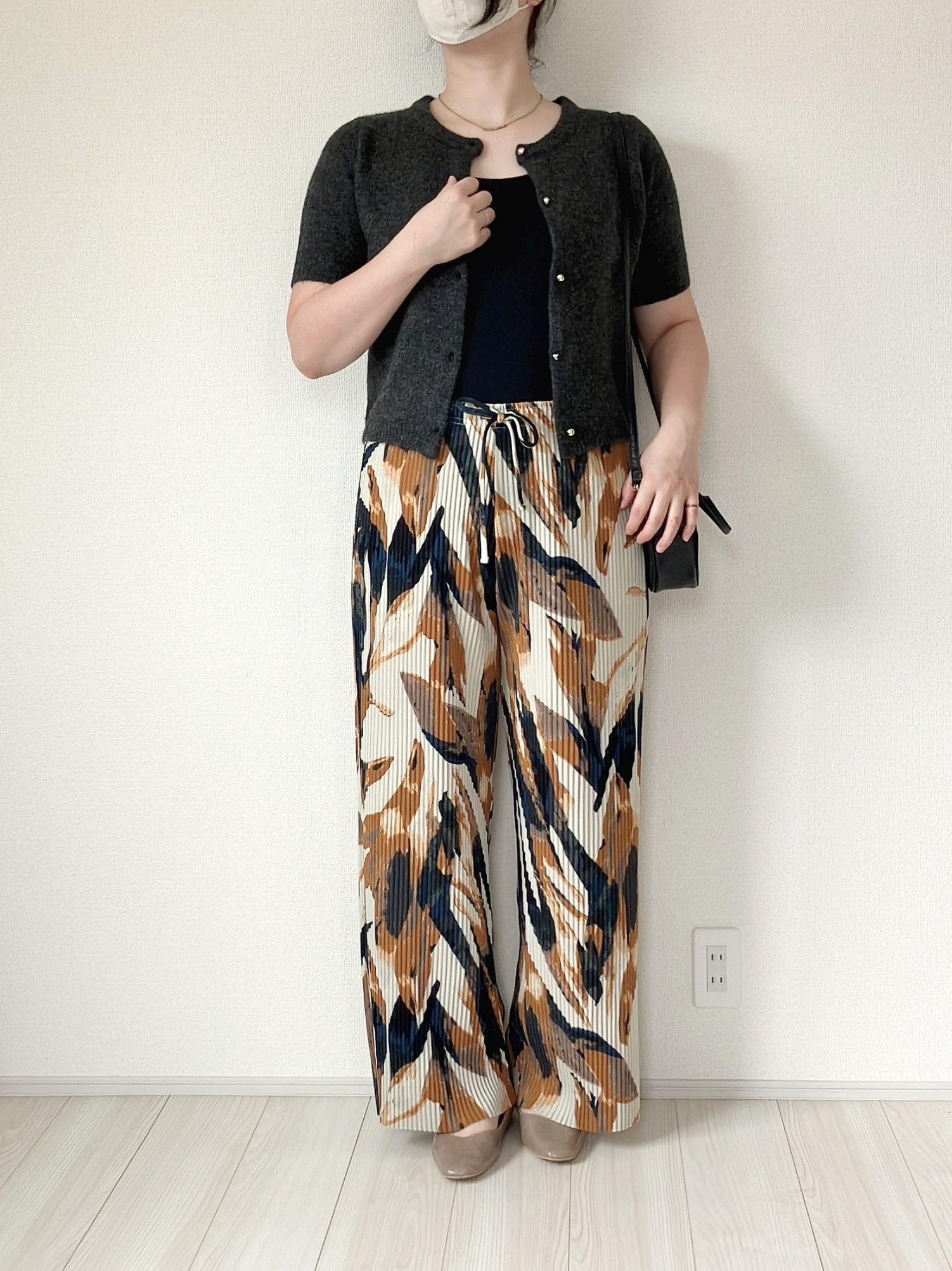 【coca】1990円とは思えない高級感…！着心地ばつぐんの「ふわふわトップス」着回し力高くて色違いもほしくなる！《着用レビュー》【画像・動画】