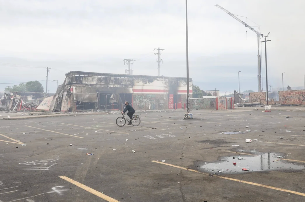 21 Shocking Urban Hell Photos That Define Modern Life