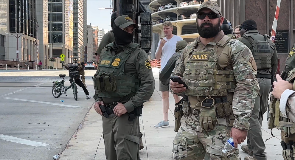 Federal Agents Chase Man On A Bike In Chicago Going Viral