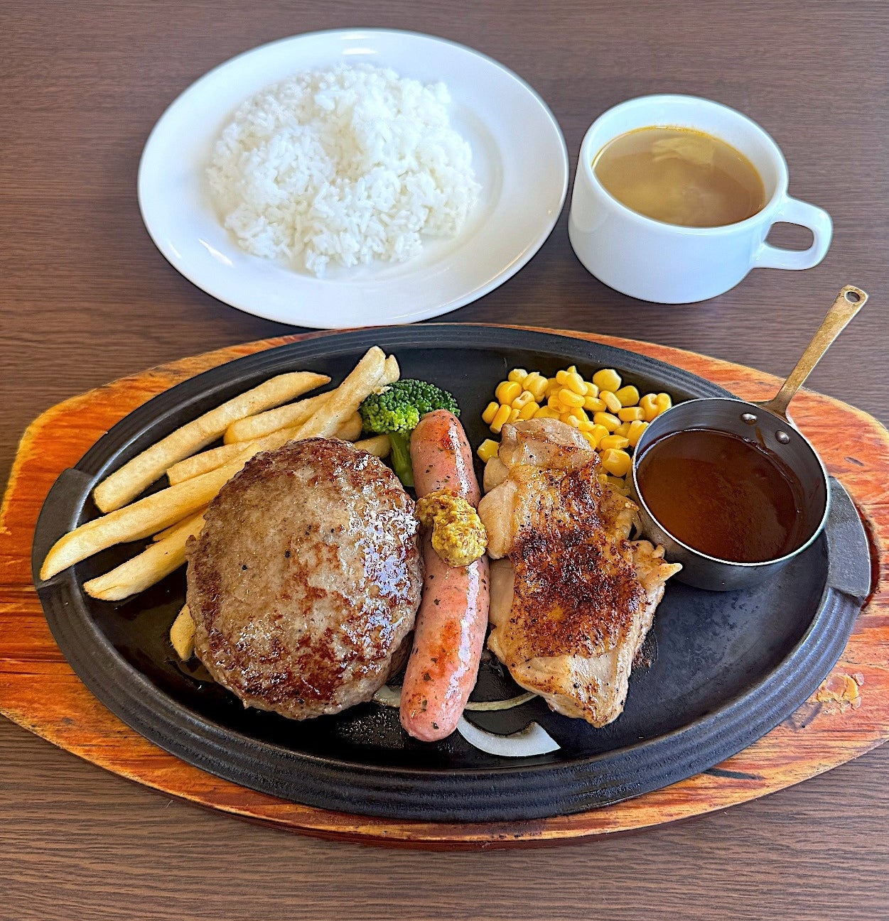 【2025年版】ロイヤルホストの絶品メニュー71選！ テイクアウトやモーニングの最新情報