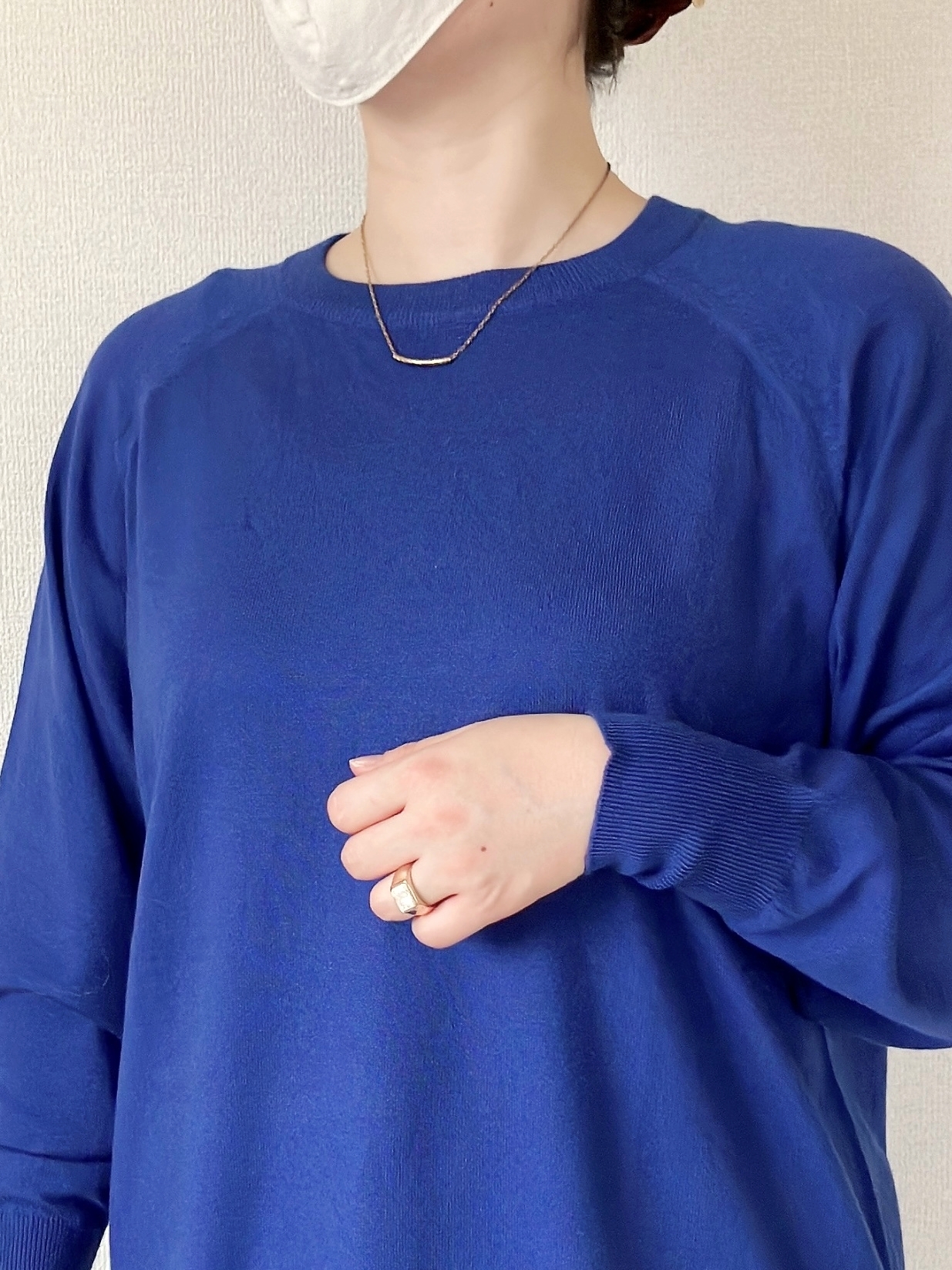 すぽんと着るだけでオシャレ見えする！cocaの「1990円ニット」二の腕もおしりも隠せるし、ゆったり着られて楽ちんなの！【画像・動画】