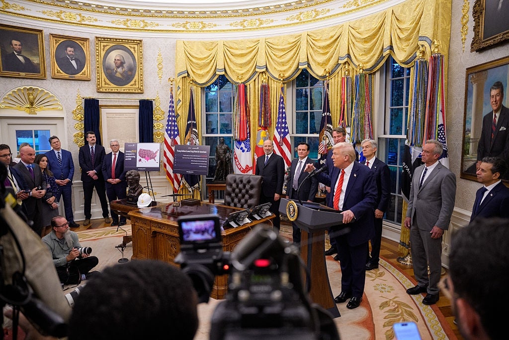 18 Wild "Then And Now" Pictures Of What Trump Has Done To The White House