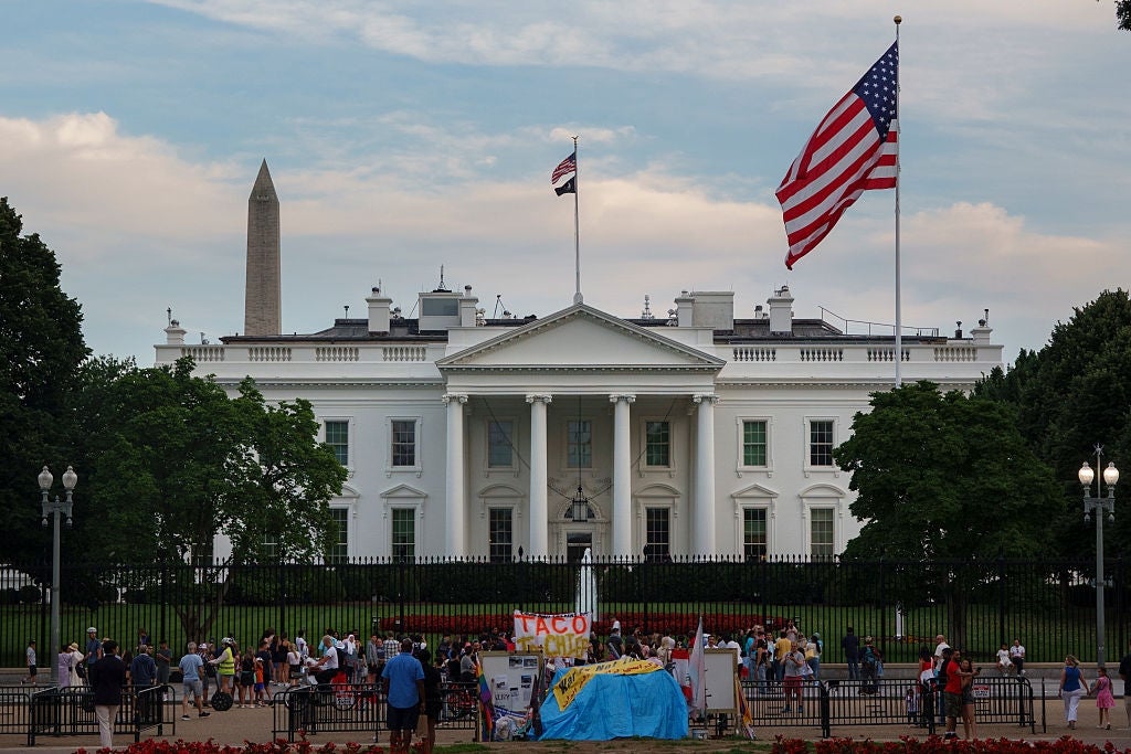 18 Wild "Then And Now" Pictures Of What Trump Has Done To The White House