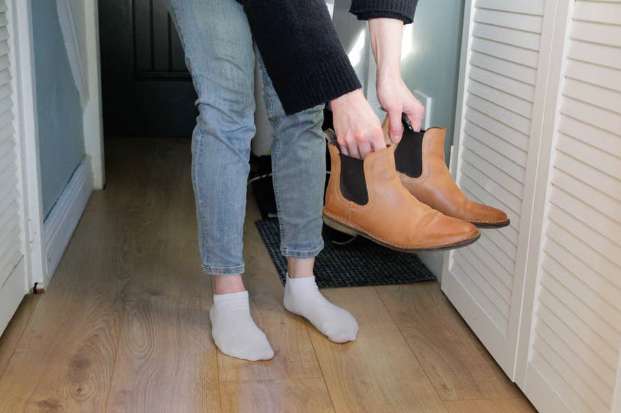 is it good to be barefoot at home