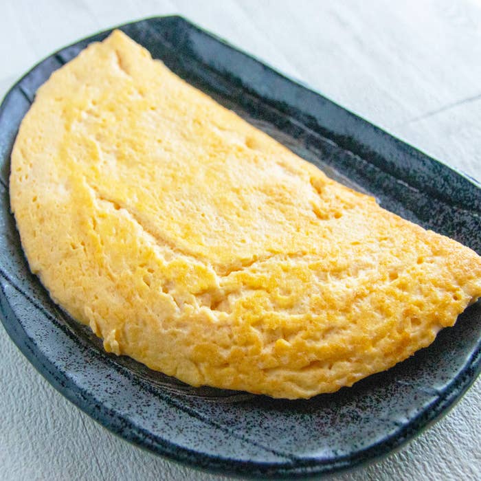 【豆腐入りふわふわ卵オムレツ】朝5分で作れるボリューム満点レシピ・作り方｜Tasty