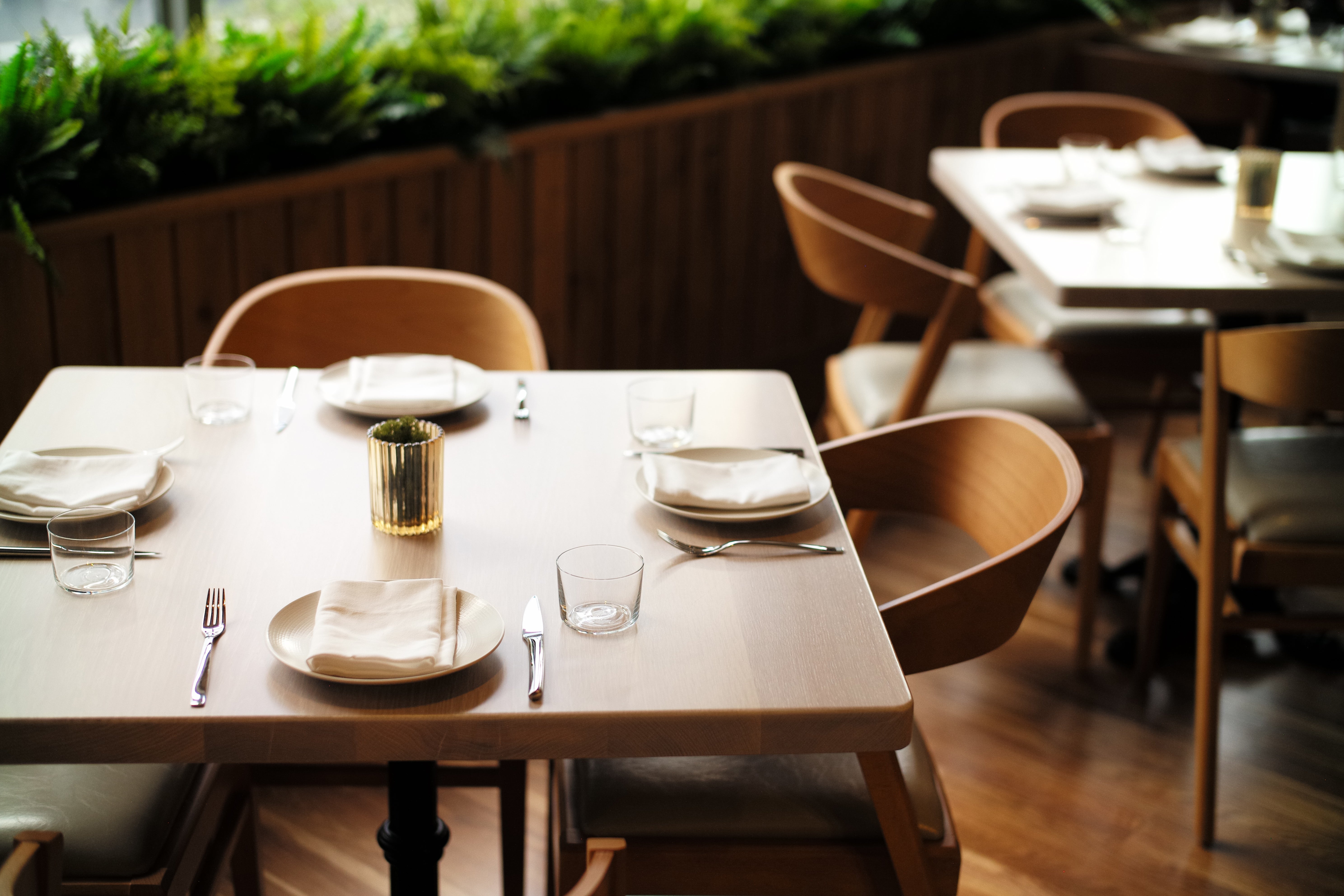 Restaurant Red Flags That Make Diners Bolt For The Door