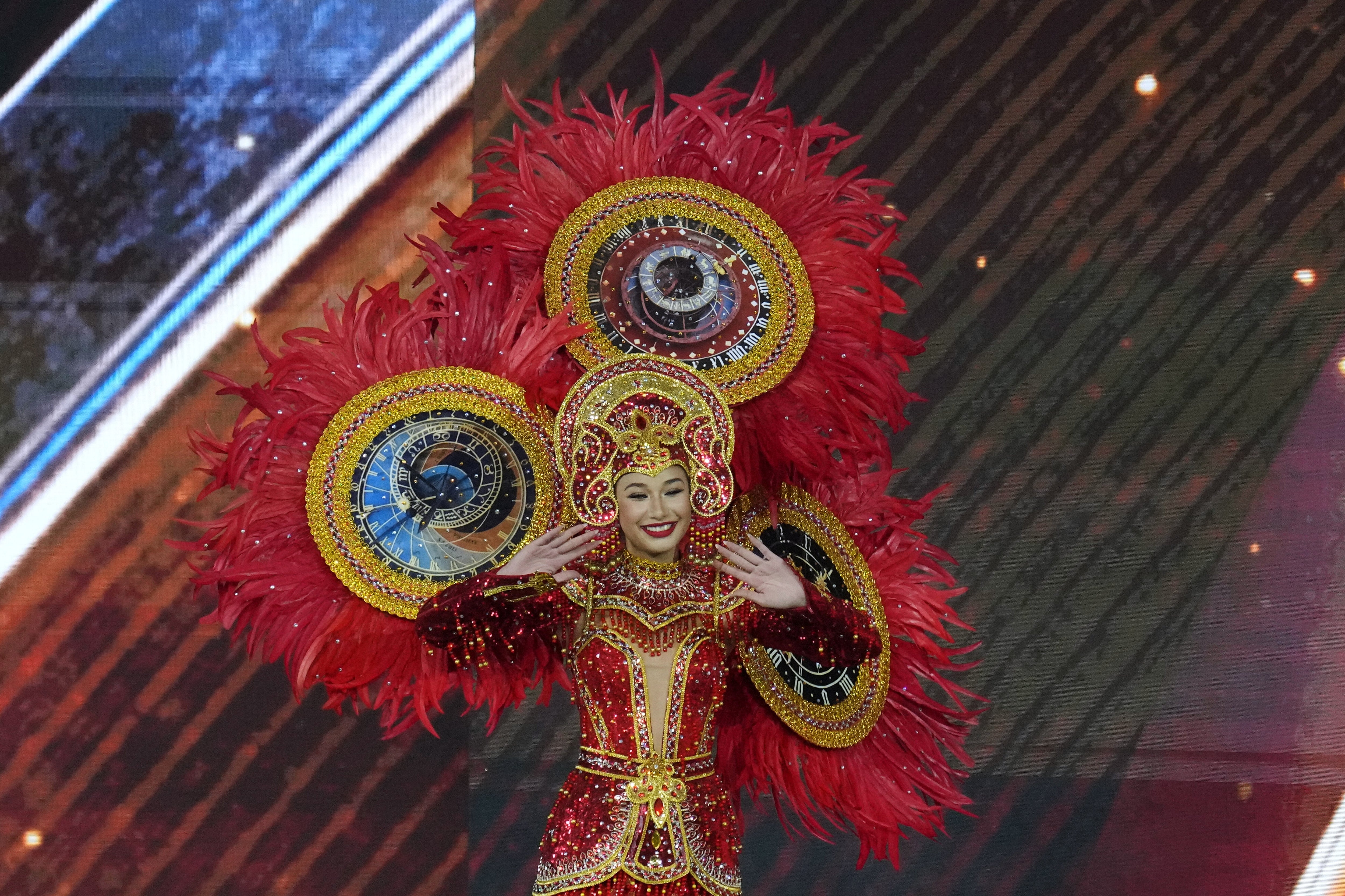 What All 67 Countries' "National Costume" At The Miss Universe Pageant ...