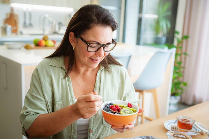 7 Foods Neurologists Warn Damage Brain Health