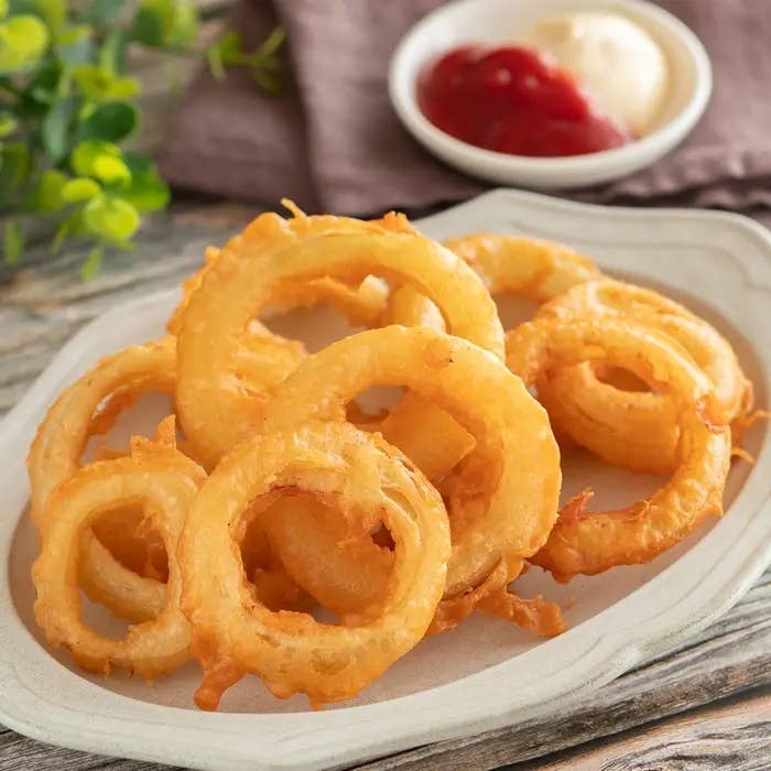 玉ねぎ大量消費に！簡単でおいしい激うまオニオンリングレシピ4選・作り方｜Tasty