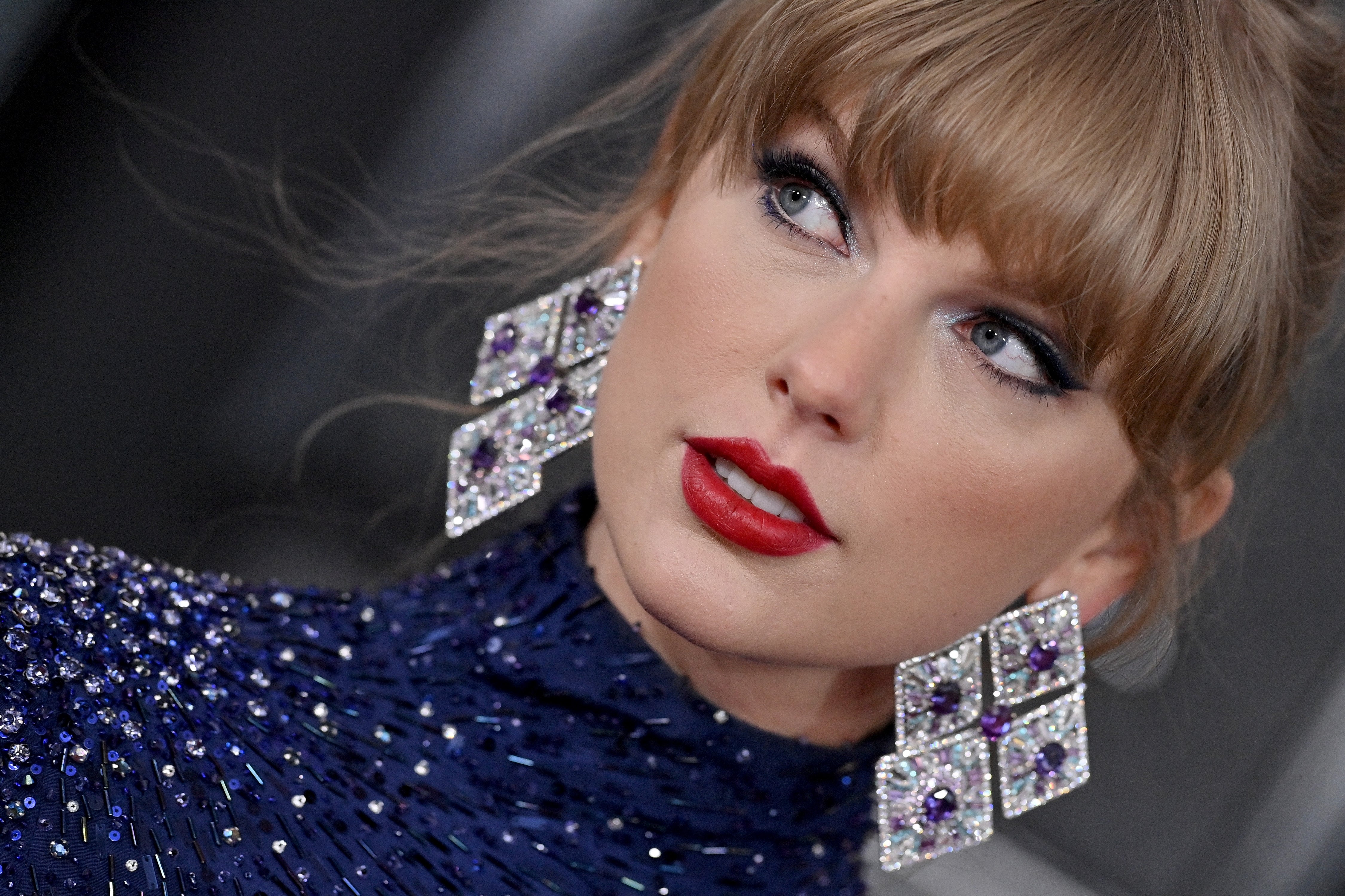 Taylor Swift reportedly upset over unsealed texts criticizing director ...