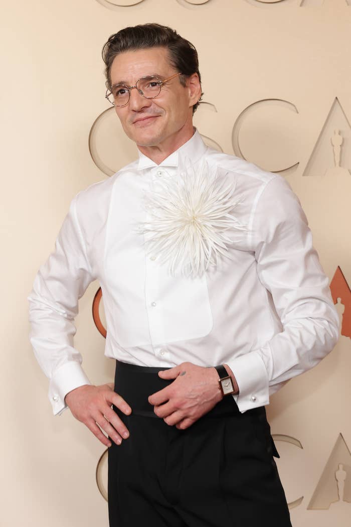 Pedro Pascal Shaves Facial Hair At Oscars 2026