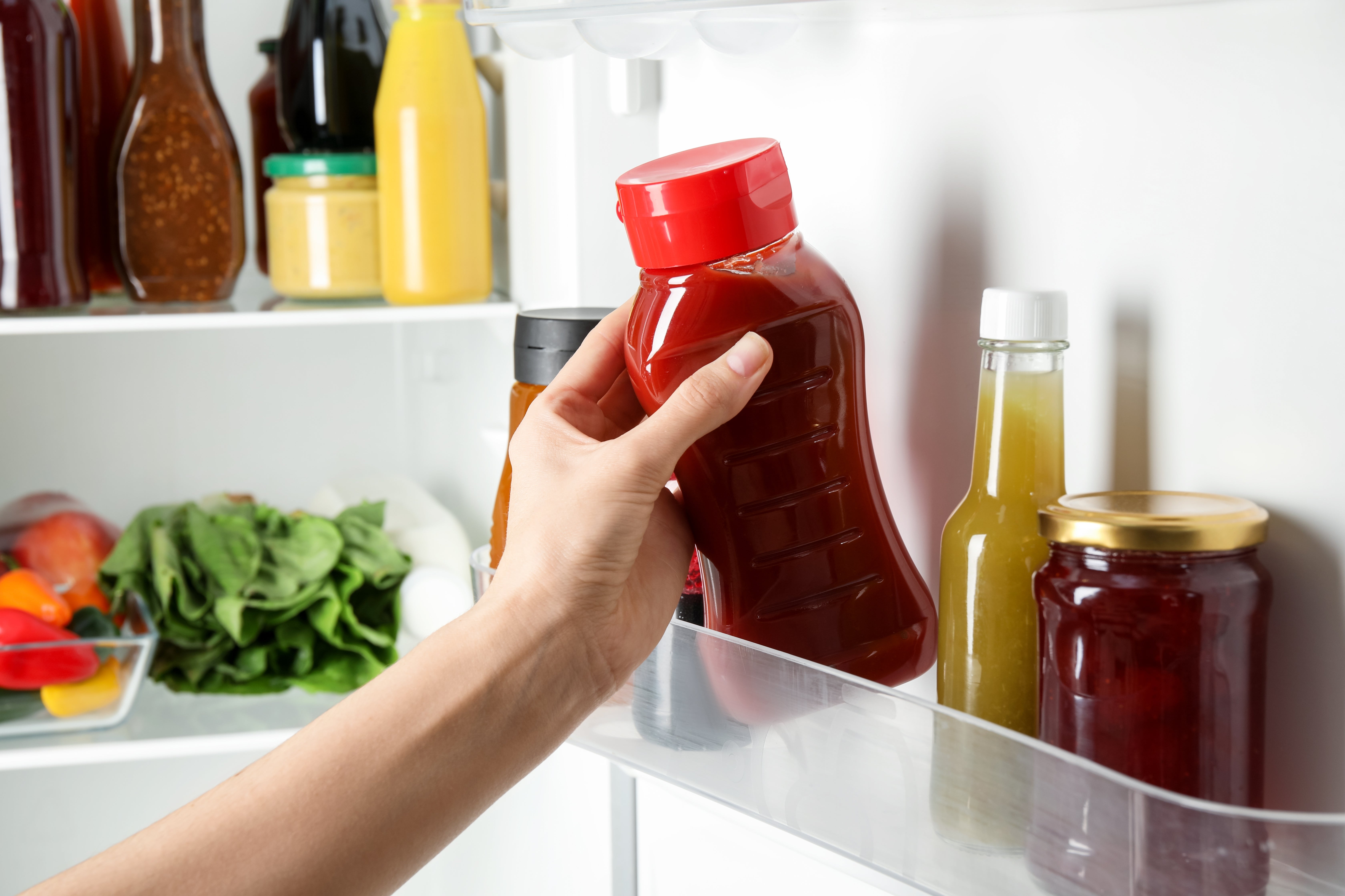 9 Easy Tips To Spring Clean Your Fridge
