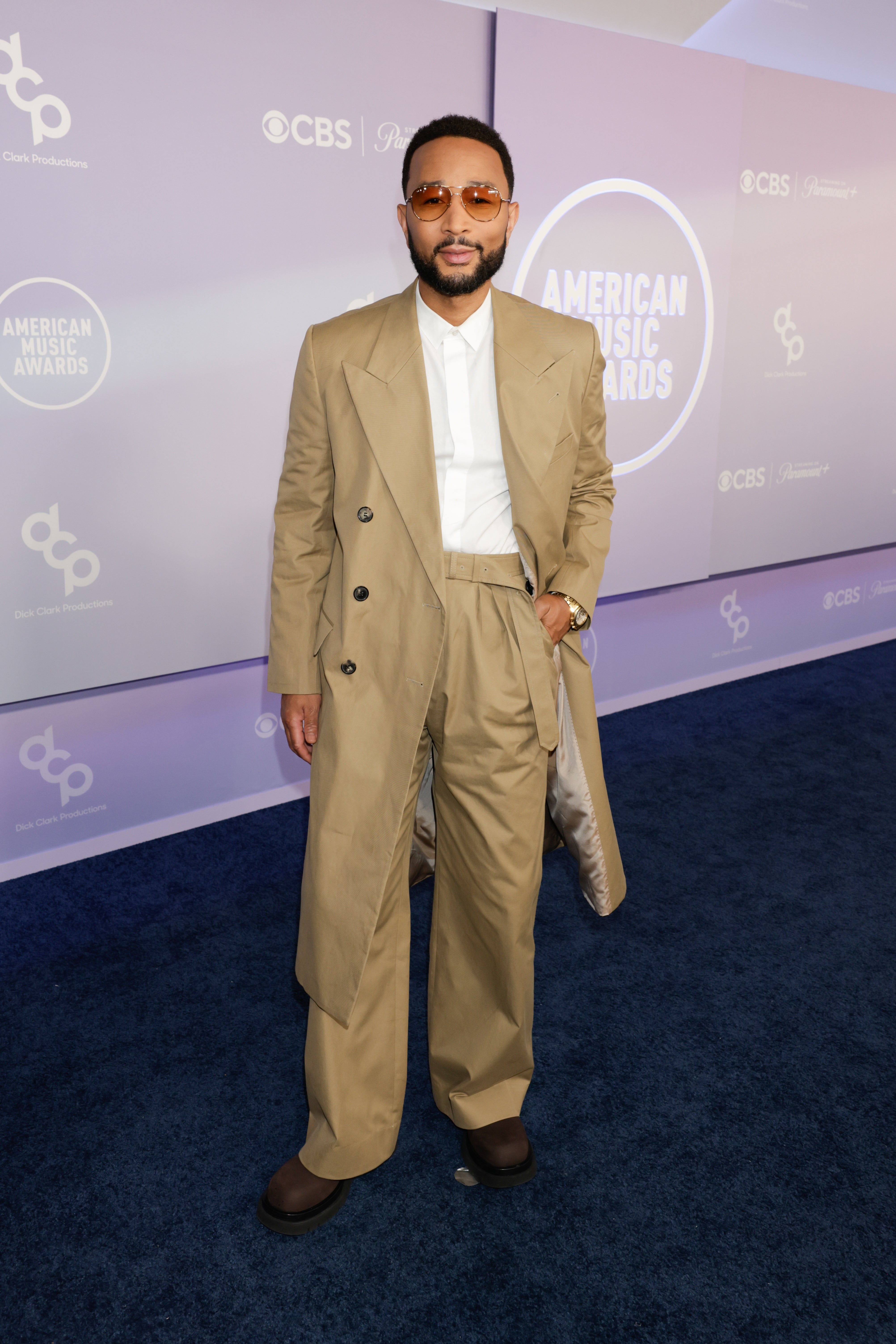 2026 American Music Awards: Celebrity Fashion, Unfiltered Pics