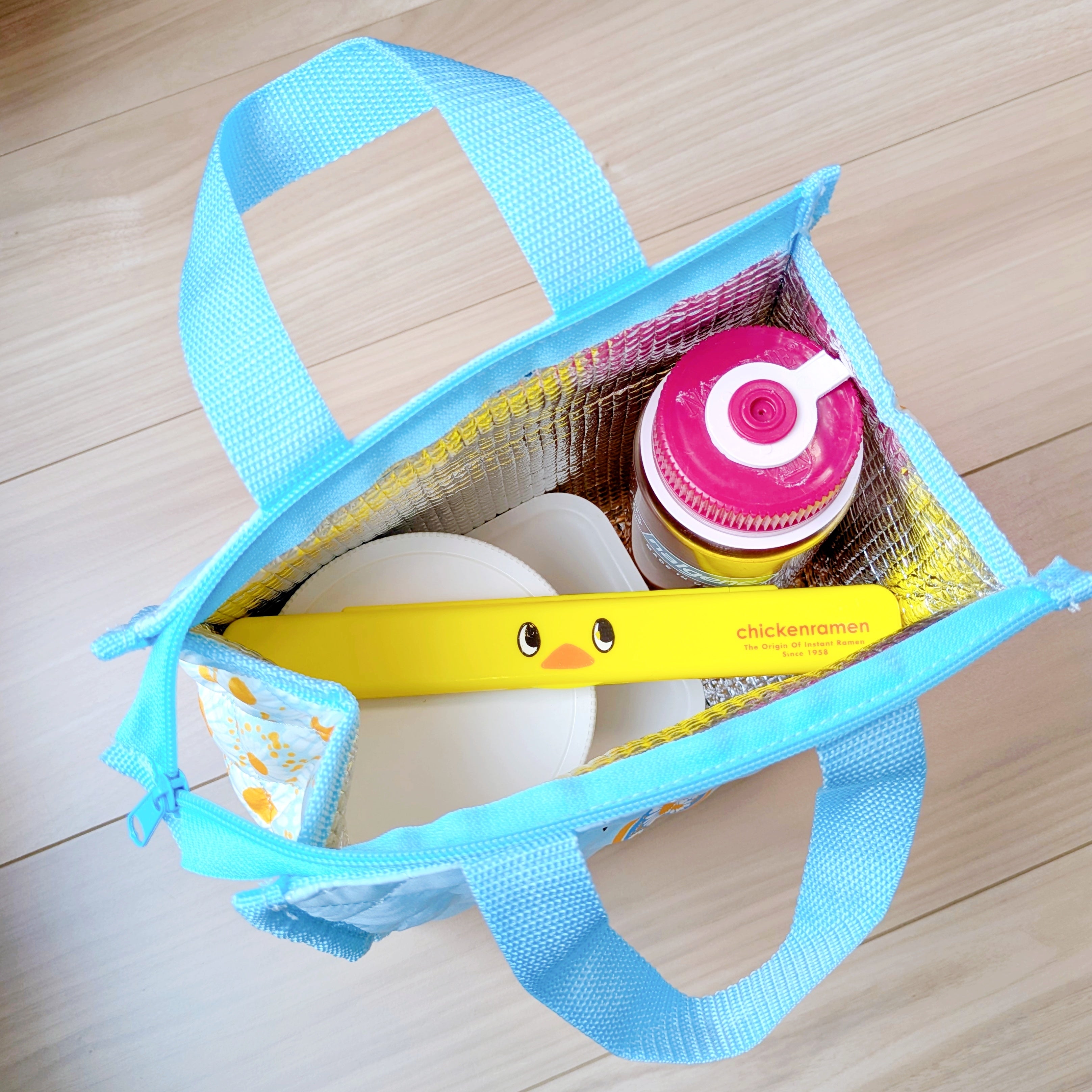 コージーコーナーの「お菓子バッグ」がレトロかわいい！お弁当入れにぴったりで、焼き菓子もたっぷり入っています。