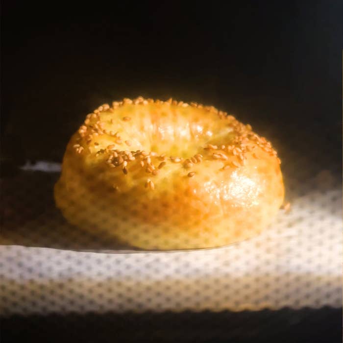 【ライスペーパー、まだ巻いてるの？】ベーグルにしたら止まらん。毎朝これでいいレシピ・作り方｜Tasty