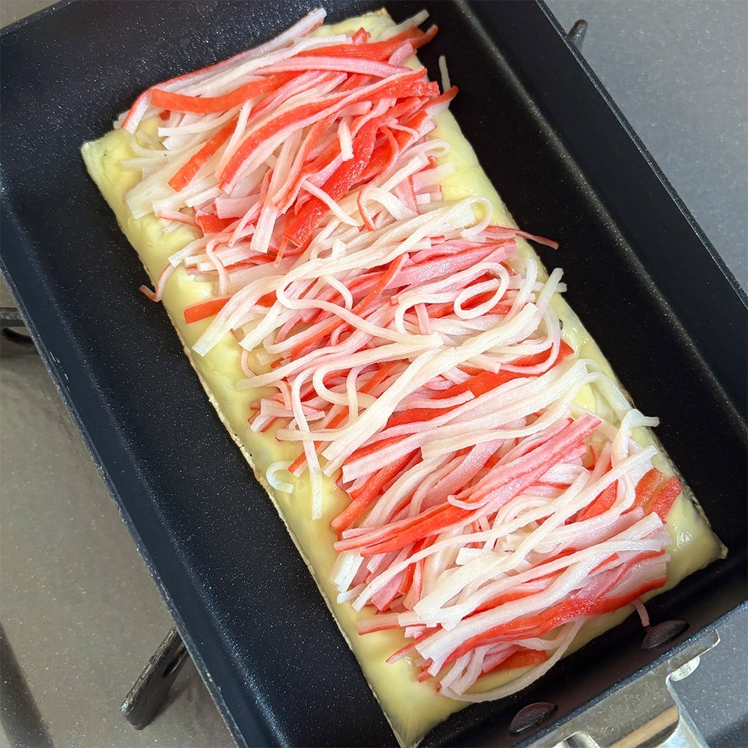 5分で即完成！カニカマチーズ焼きレシピ・作り方｜Tasty