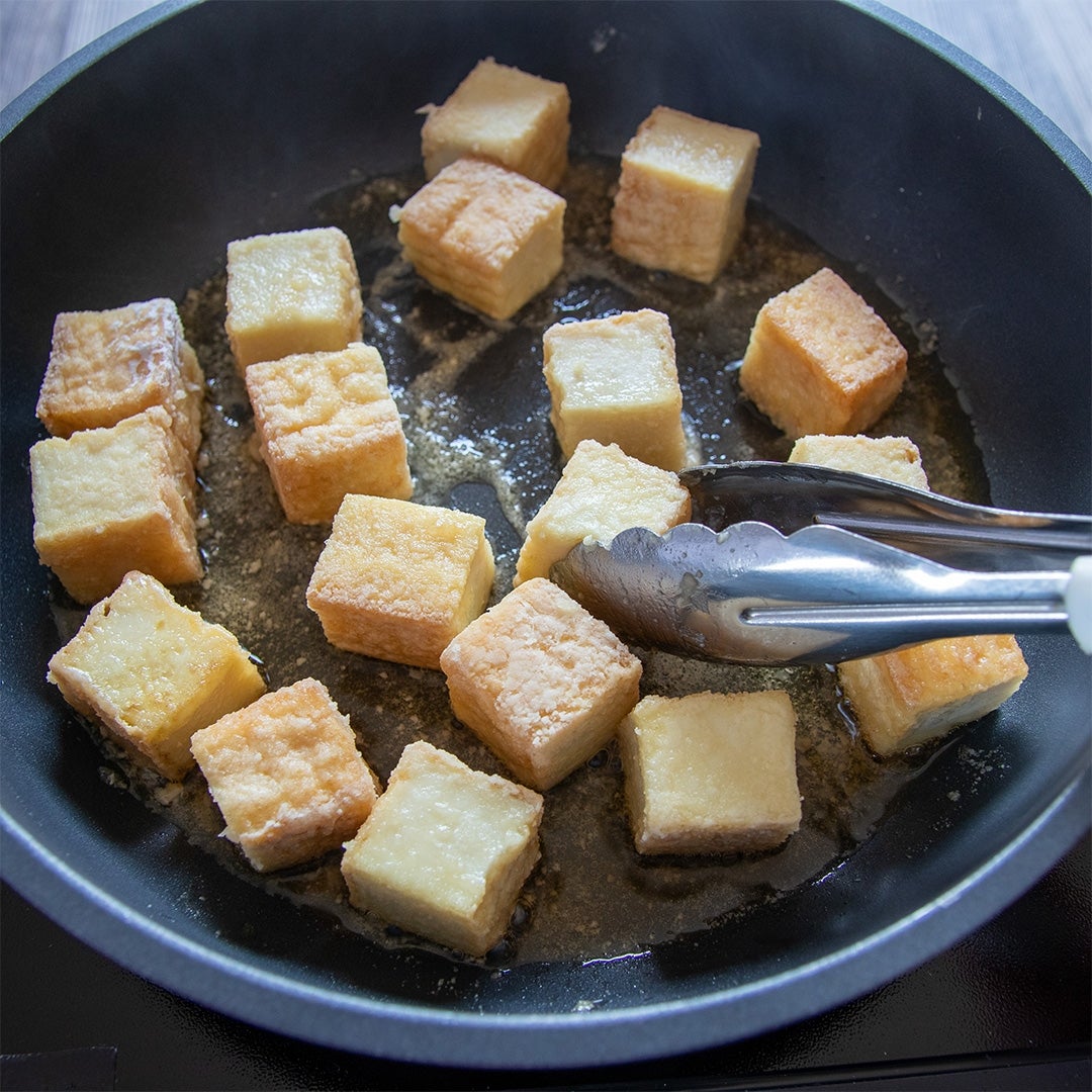 外はカリッ、中はじゅわっ！厚揚げで作る簡単コクうまおかずレシピ・作り方｜Tasty