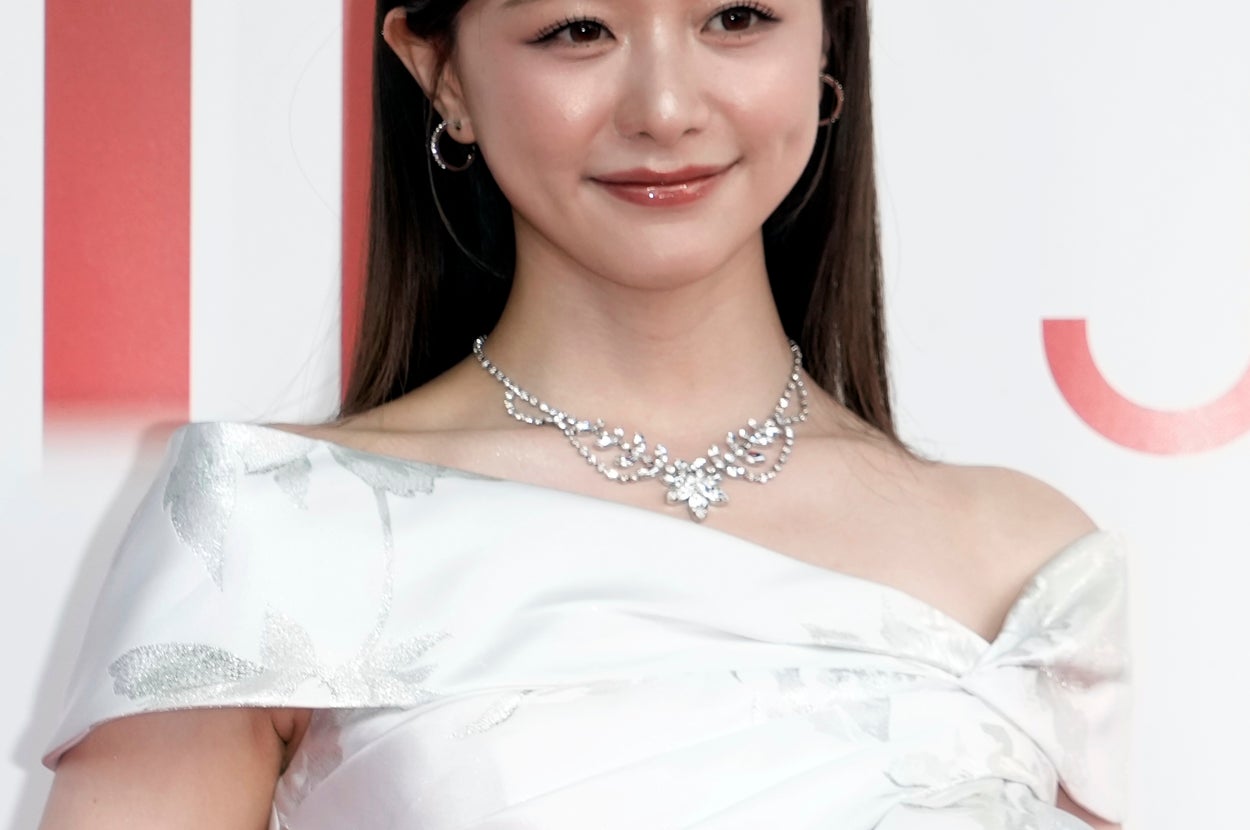 森香澄の水着姿に「色気すご」「ハイセンスすぎる」「惚れ惚れしちゃう」と反響