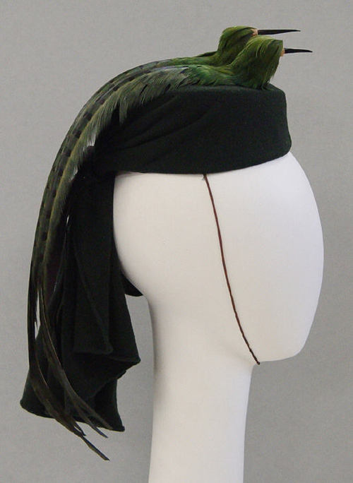 19 Creepy Vintage Fashions Using Dead Animals