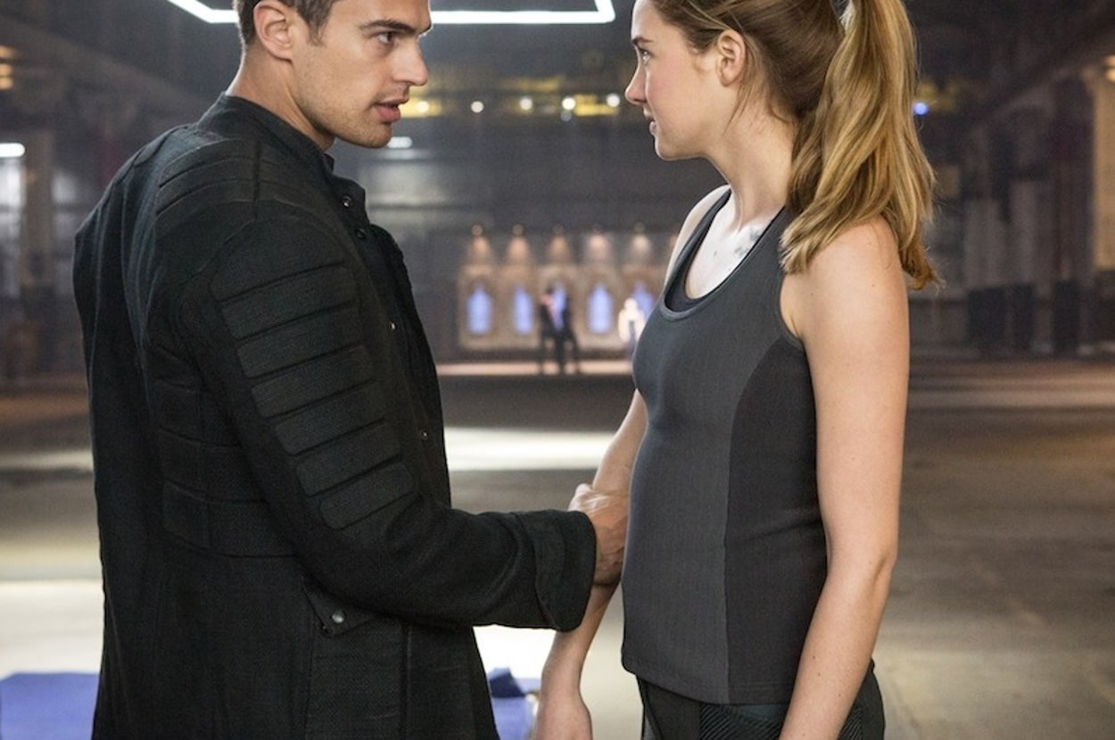 New Set Photos From "Divergent" Reveal Tris' Dauntless Tattoos And More