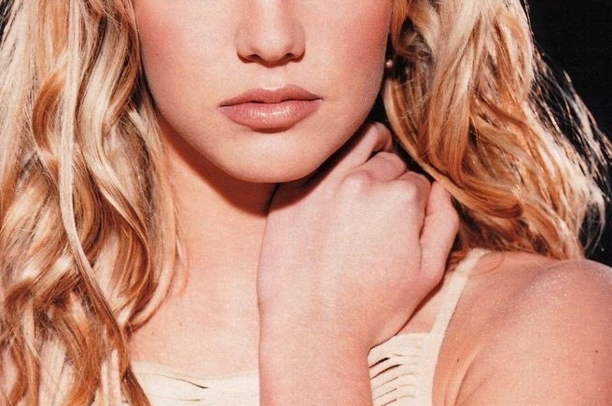 12 Celebrities That You Might Not Know Wrote Novels
