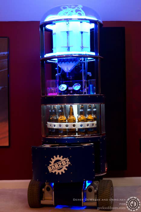 Bar2D2 Is The Bartender Droid You're Looking For