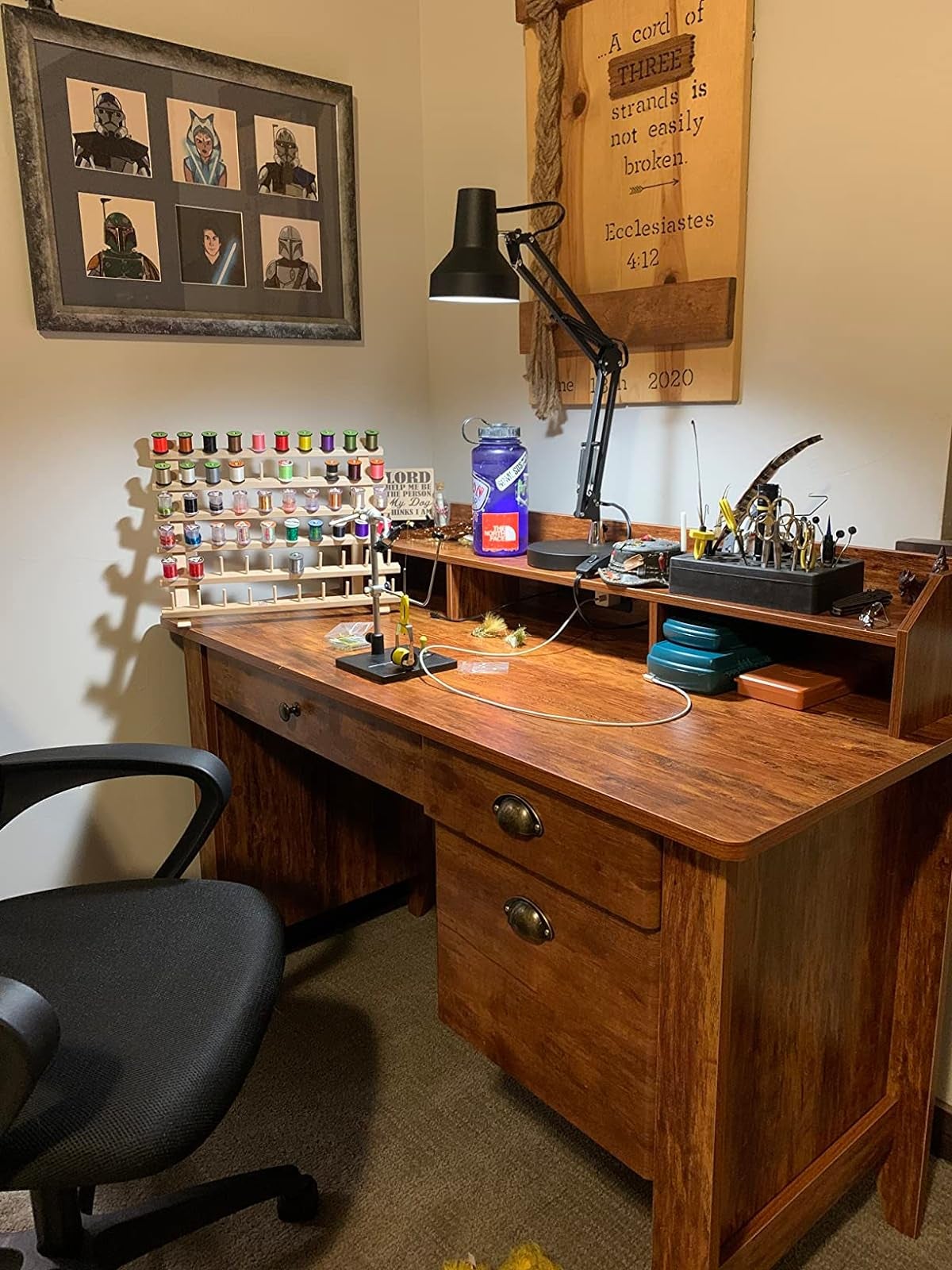 36 Cheap Desks For Setting Up An Office Space For Less