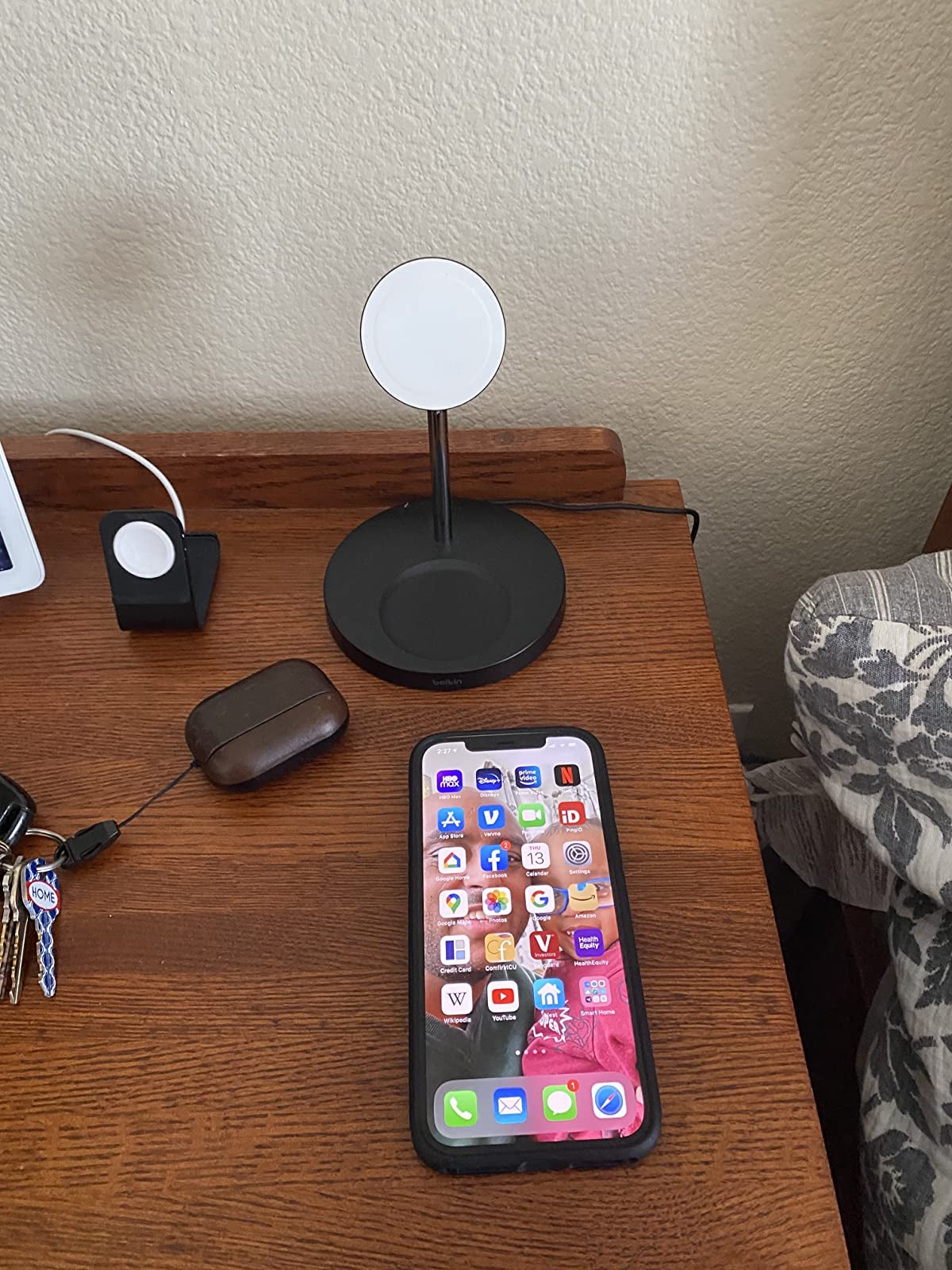 19 Best Phone Stands So You Can Scroll Hands-Free 2022