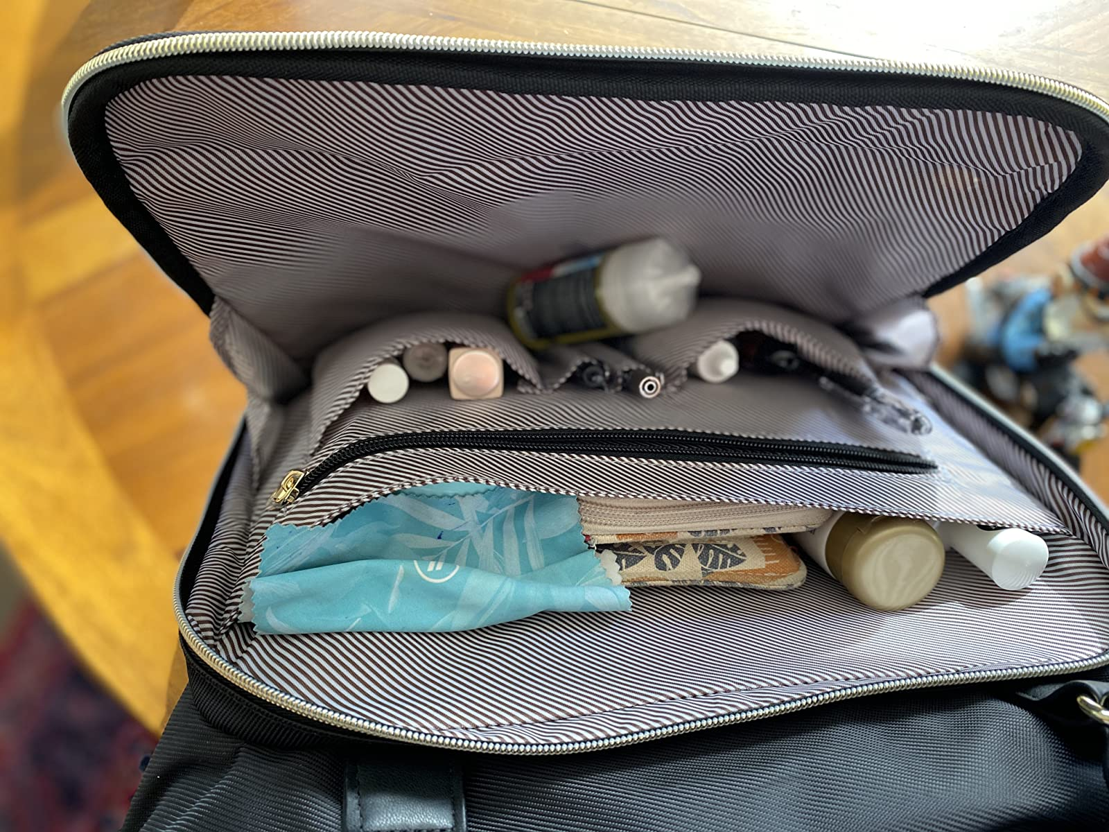 23 Travel Bags With Plenty Of Pockets