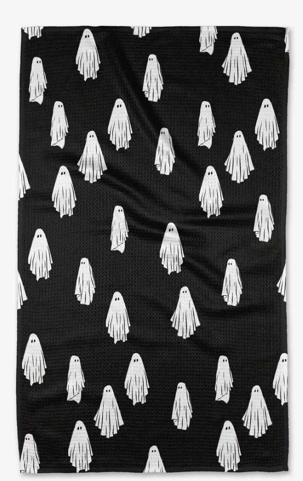 27 Spooky Pieces Of Decor You’ll Be Able To Leave Up For Anyone Who ...