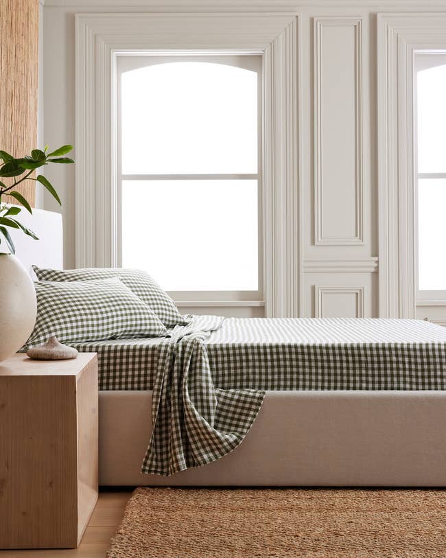 20 Best Cooling Sheets For Hot Sleepers In 2025