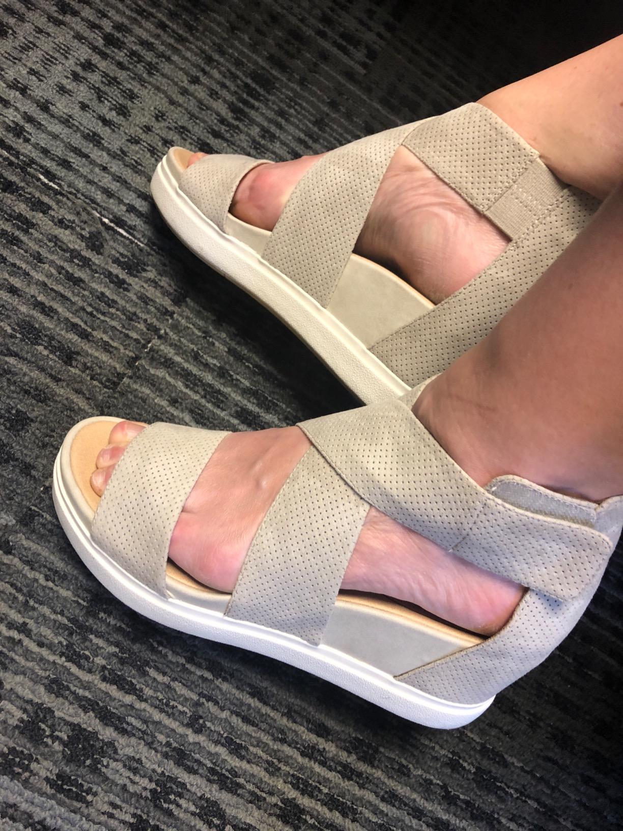 36 Best Shoes For College Students All Year Round 2022