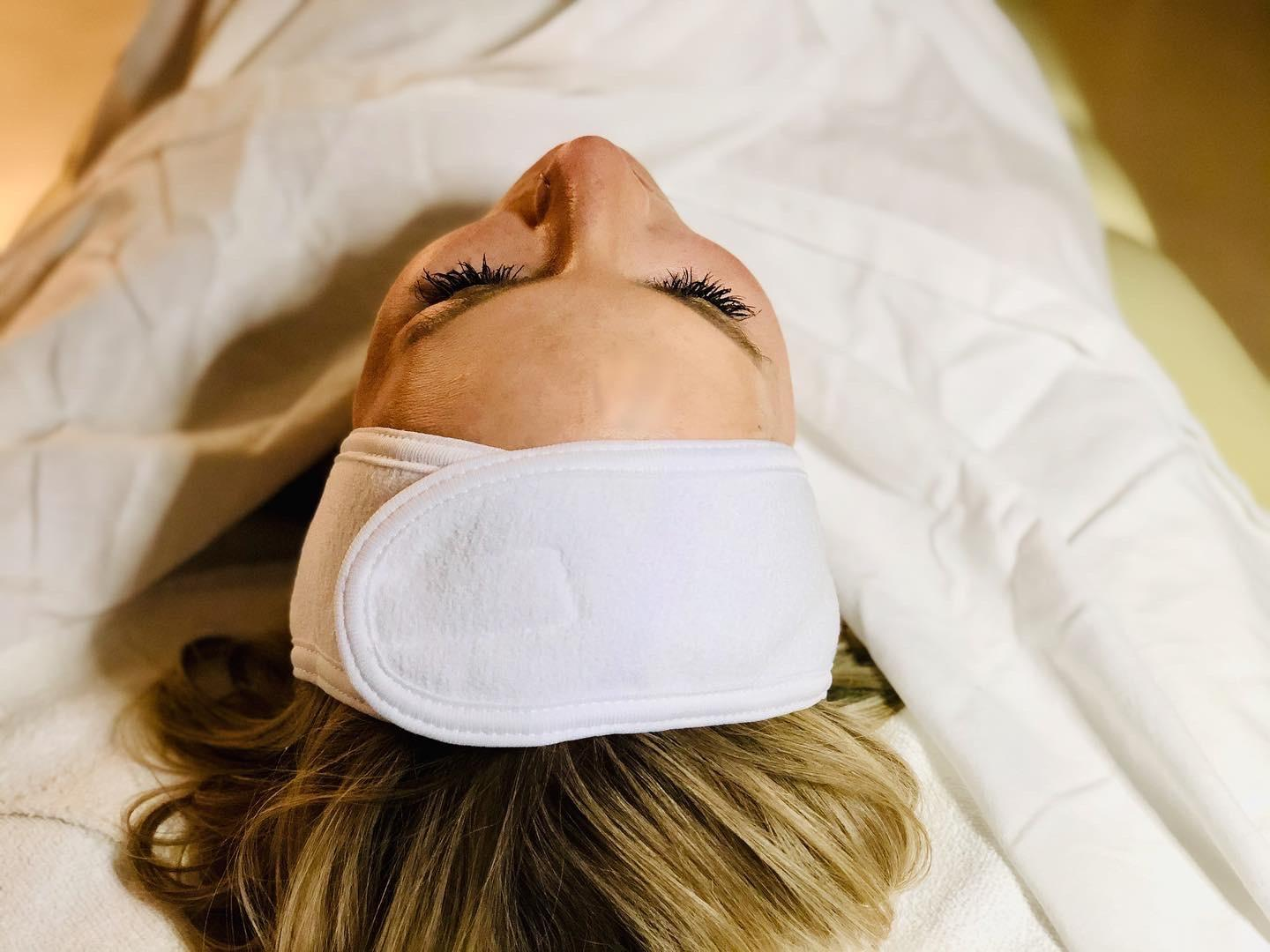 32 Best Skincare Headbands For Washing Your Face