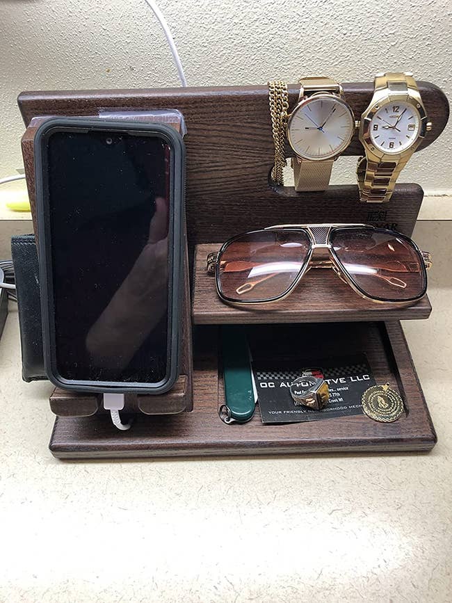 19 Best Phone Stands So You Can Scroll Hands-Free 2022