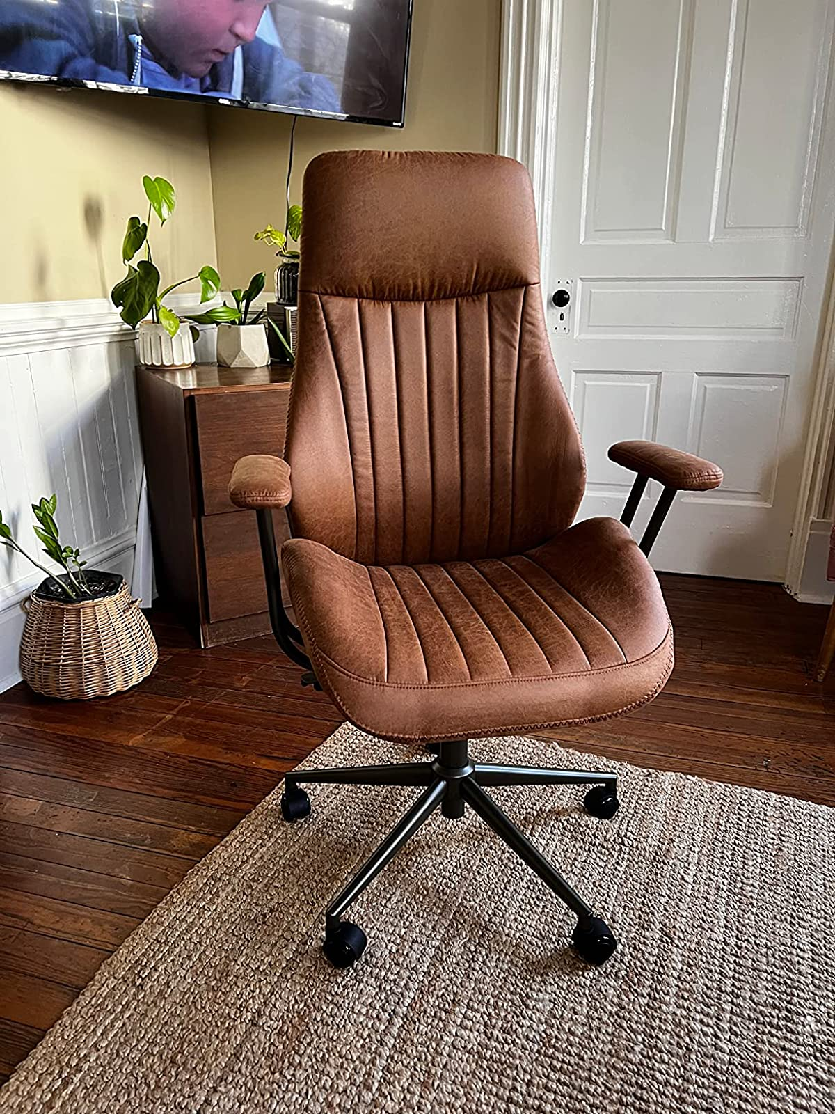 21 Best Desk Chairs With Wheels To Upgrade Your Office