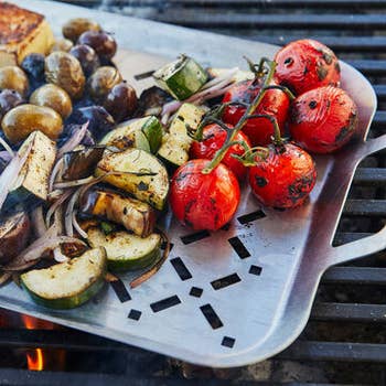 13 Best Grill Racks For A Successful Sizzling BBQ 2022